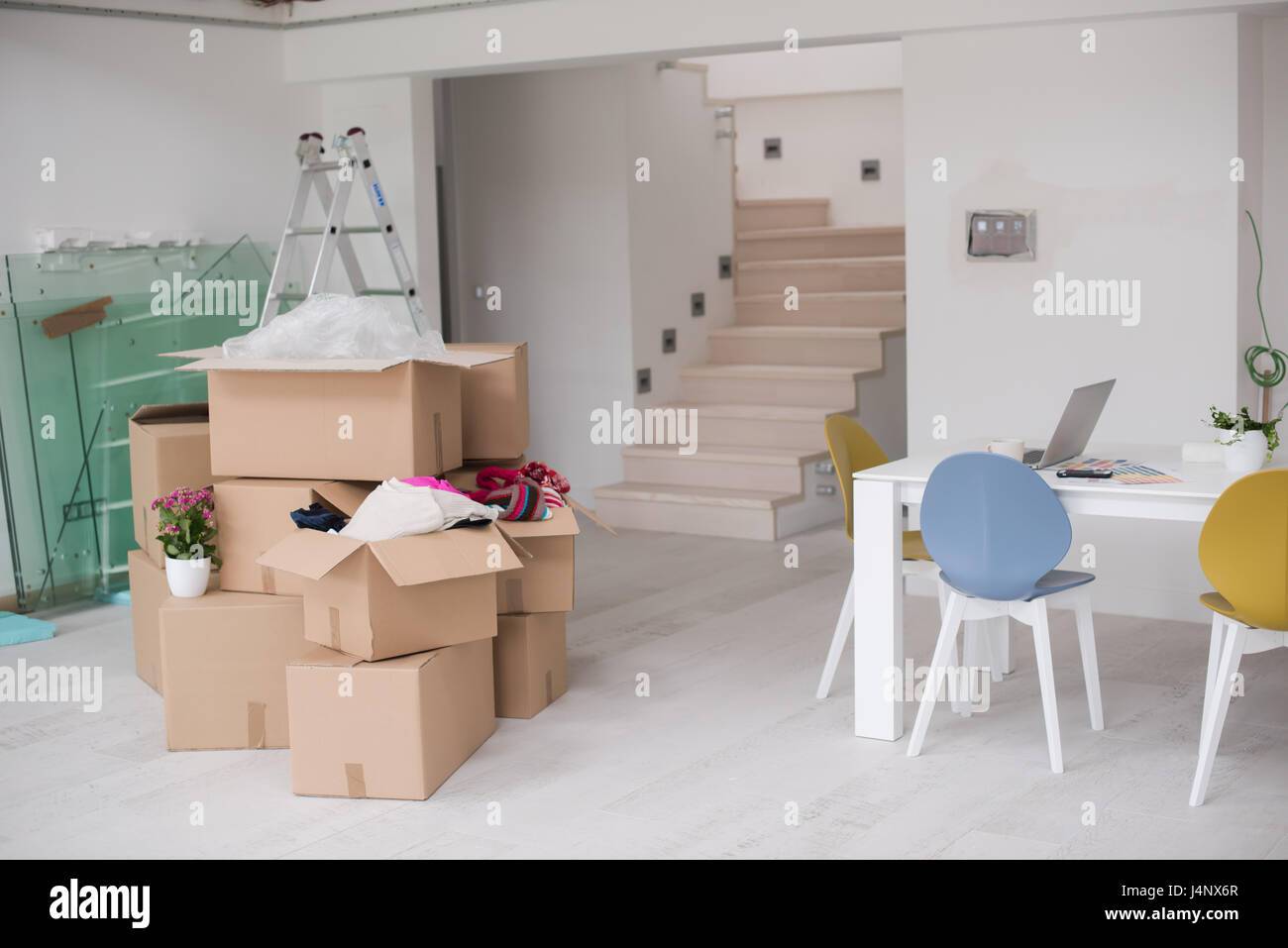 Moving boxes in empty room Stock Photo - Alamy
