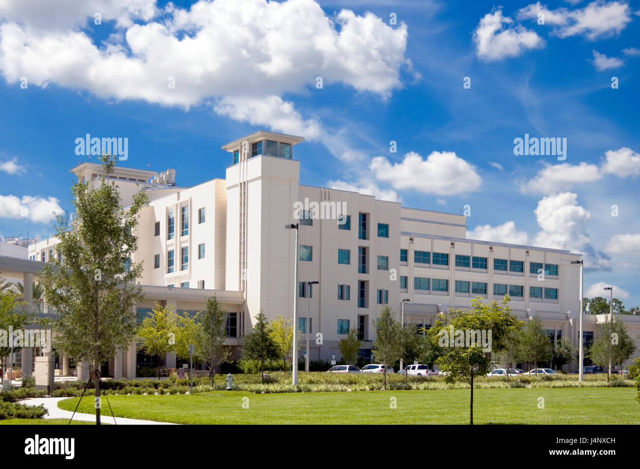 Hospital exterior hi-res stock photography and images - Alamy