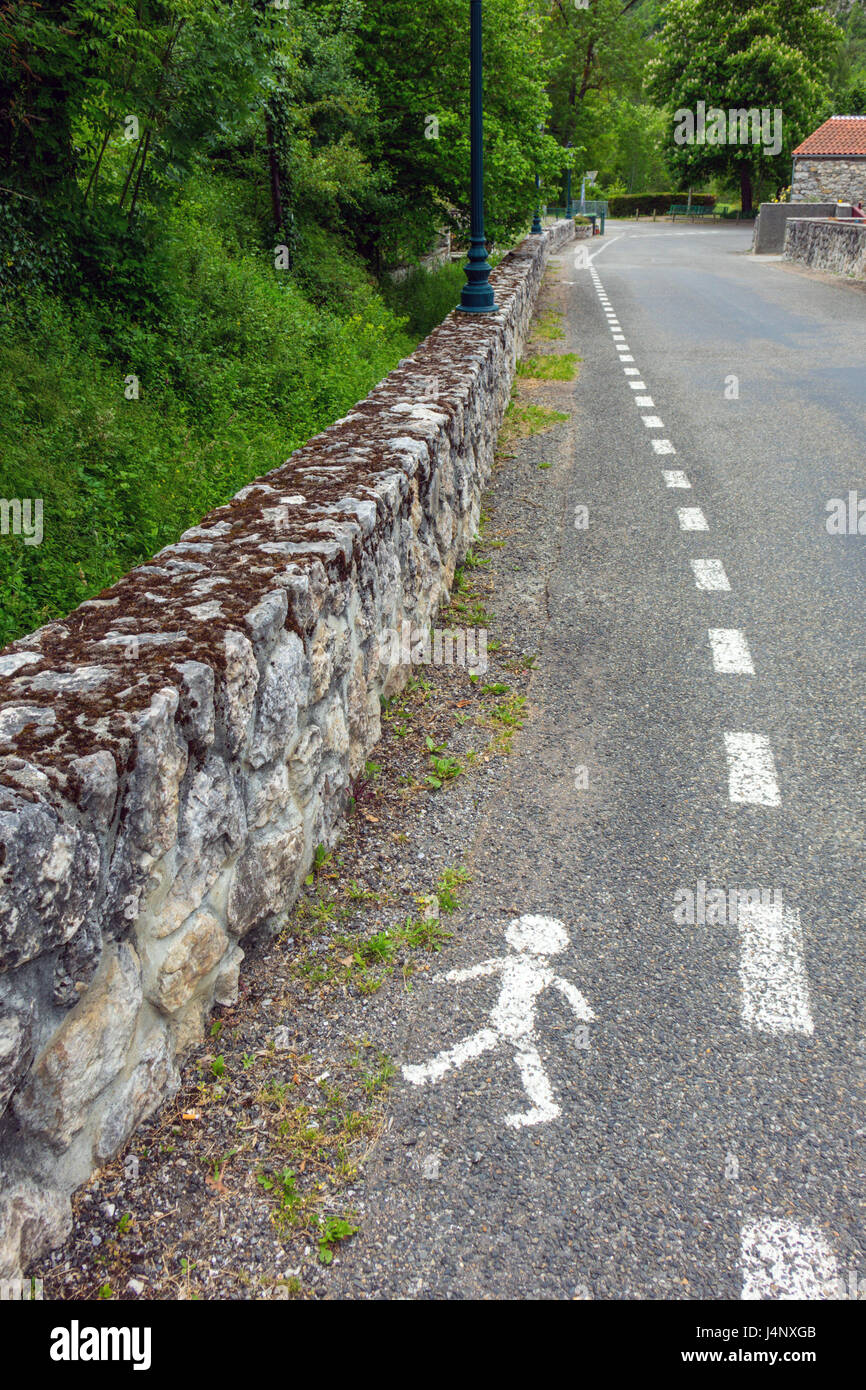 Roadside path pathway hi-res stock photography and images - Alamy