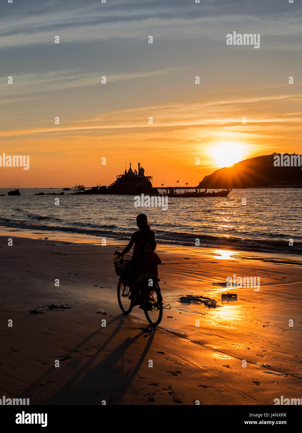 Thandwe district hi-res stock photography and images - Alamy