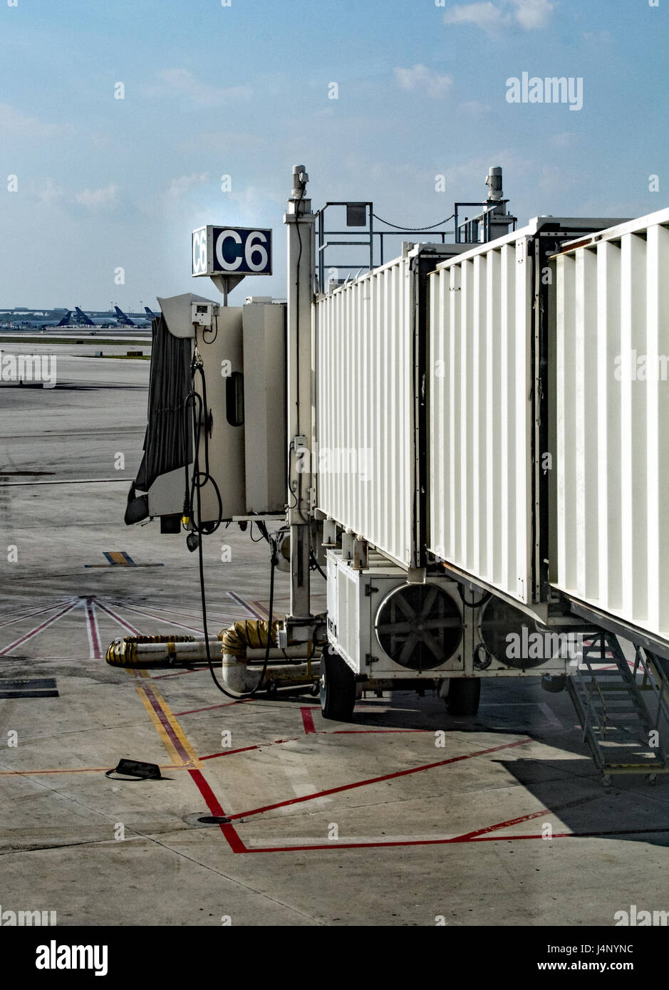 Airport gate hi-res stock photography and images - Alamy