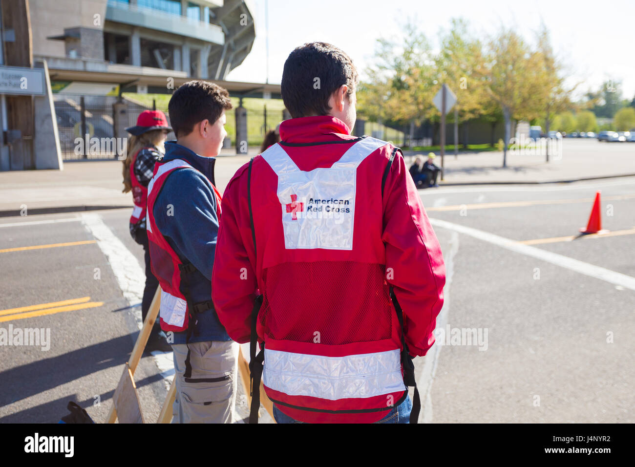 First aid station marathon hi-res stock photography and images - Alamy