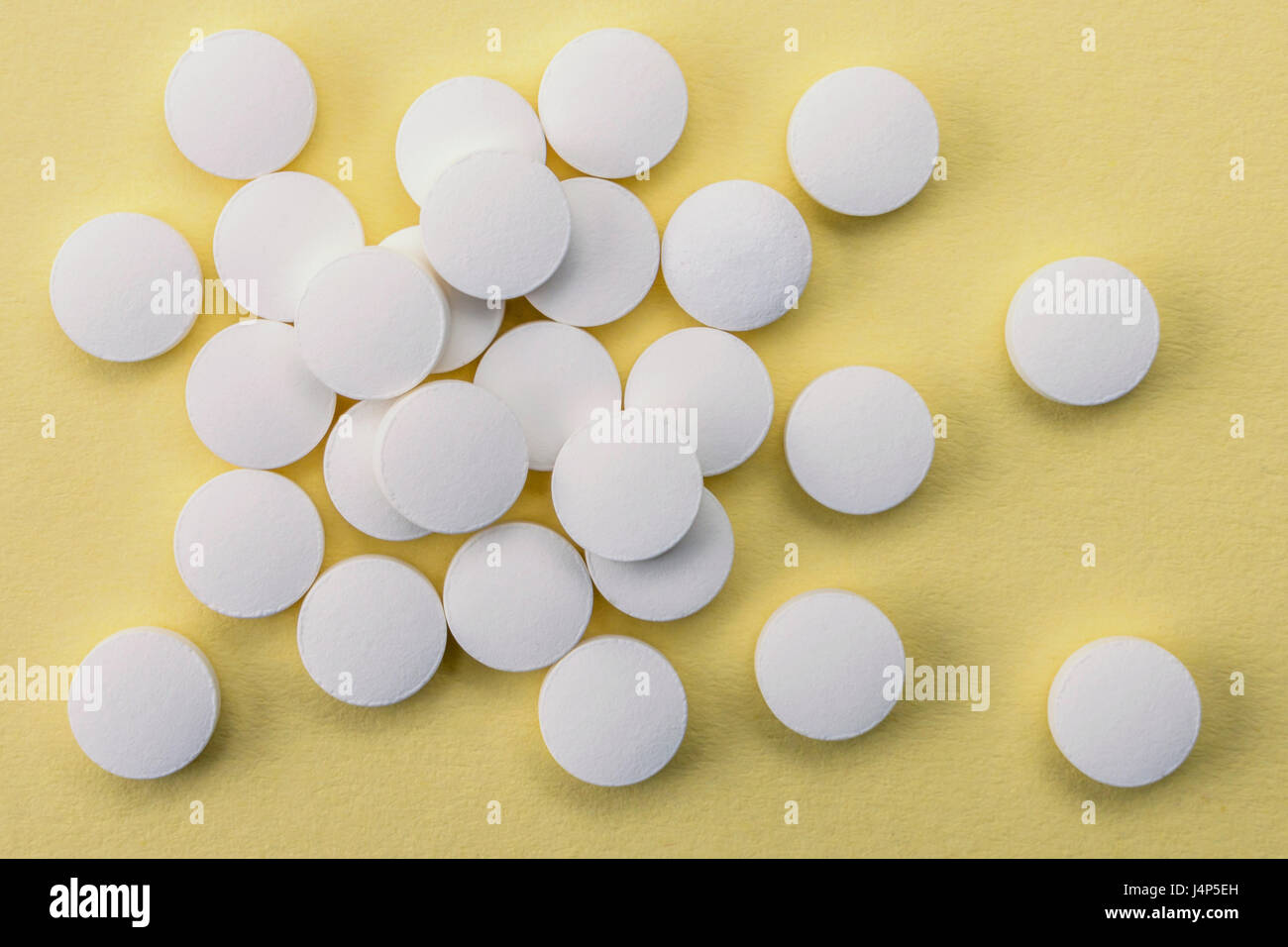 Yellow white pill capsule hi-res stock photography and images - Alamy