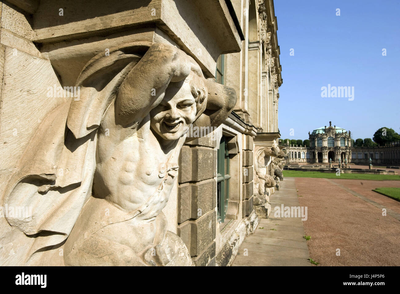 Kennel courtyard hi-res stock photography and images - Alamy