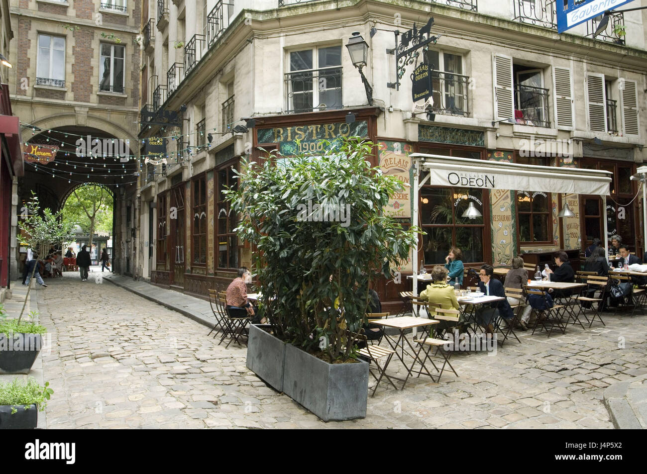 France, Paris, Cour you Commerce Saint Andre, street cafe, guests Stock ...