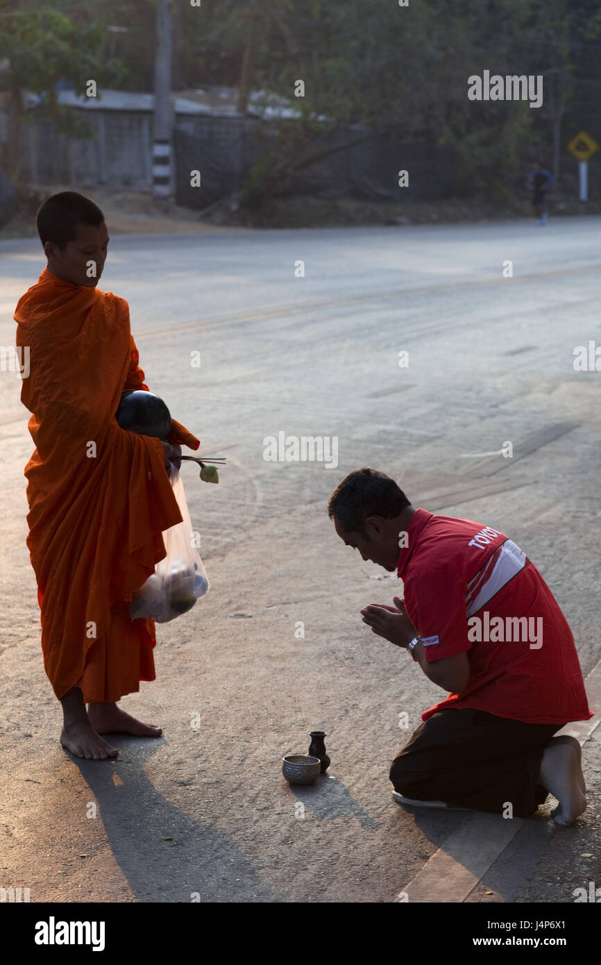 Mendicant buddhist monk hi-res stock photography and images - Alamy