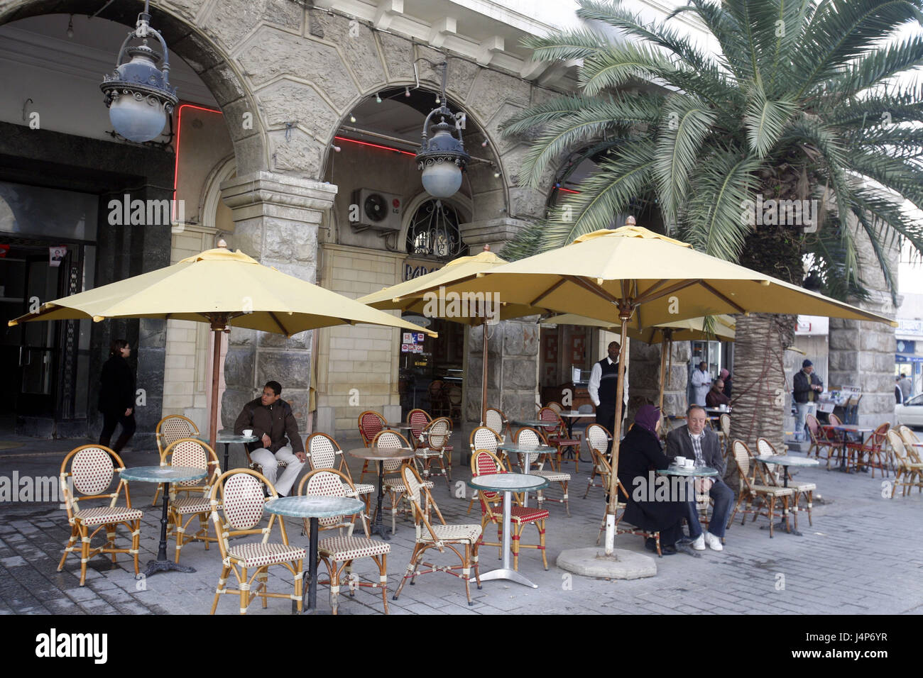 Tunisia, Tunis, Neustadt, avenue Habib Bourguiba, street cafe Stock ...