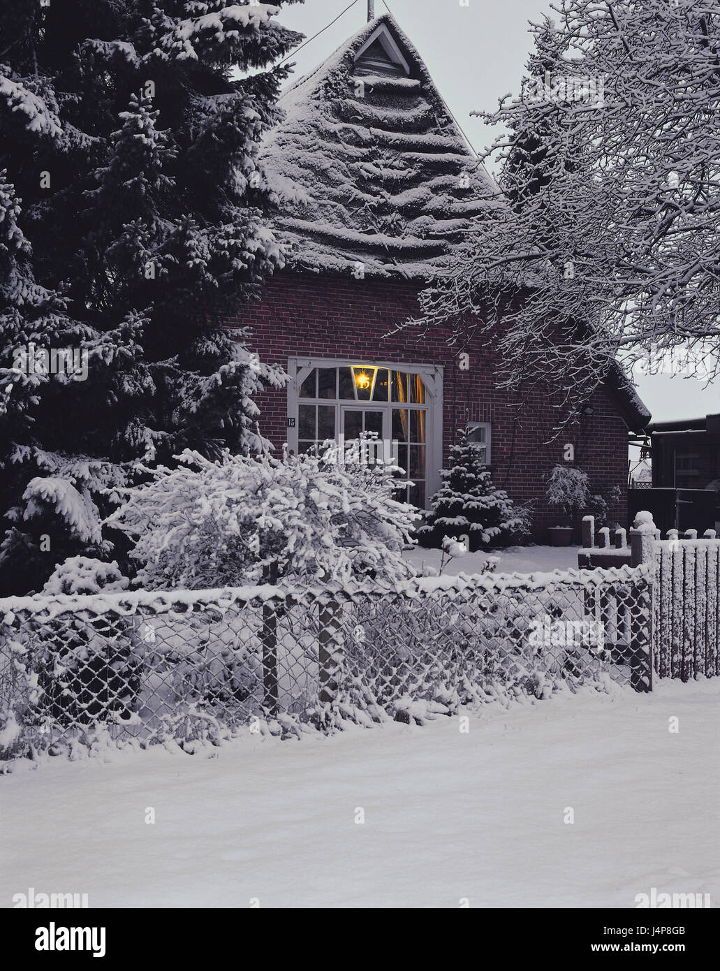 Covered brick house hi-res stock photography and images - Alamy