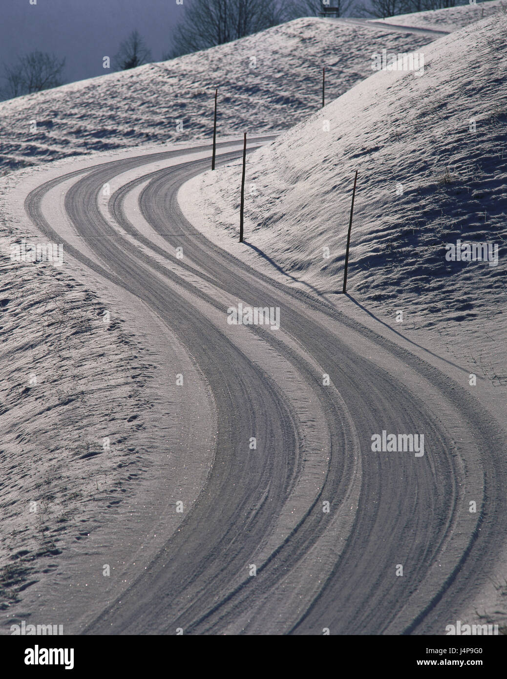 Cold and icy road hi-res stock photography and images - Alamy