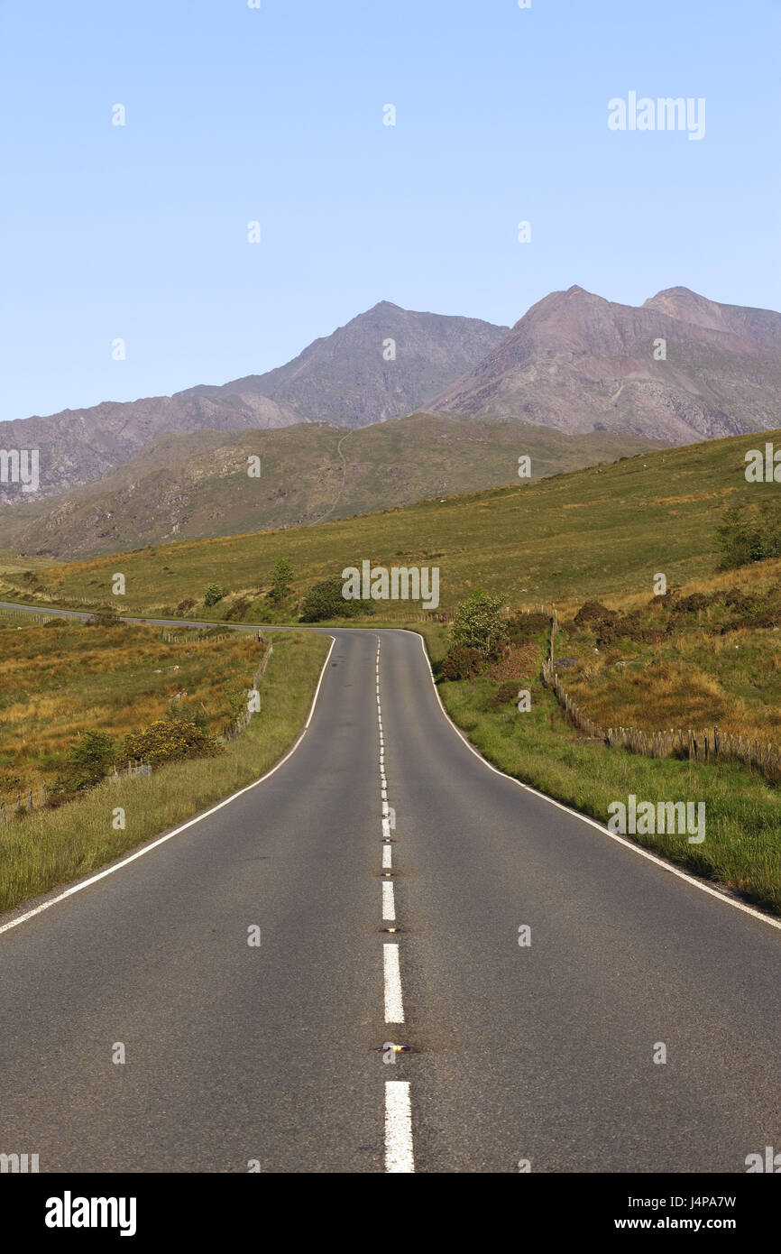 Wales, Gwynedd, Snowdonia national park, country road, Mount Snowdon ...