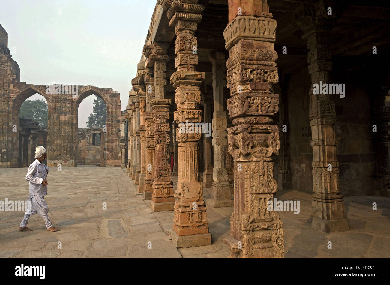 India, Delhi, New Delhi, archaeological location of the Qutb Minar ...