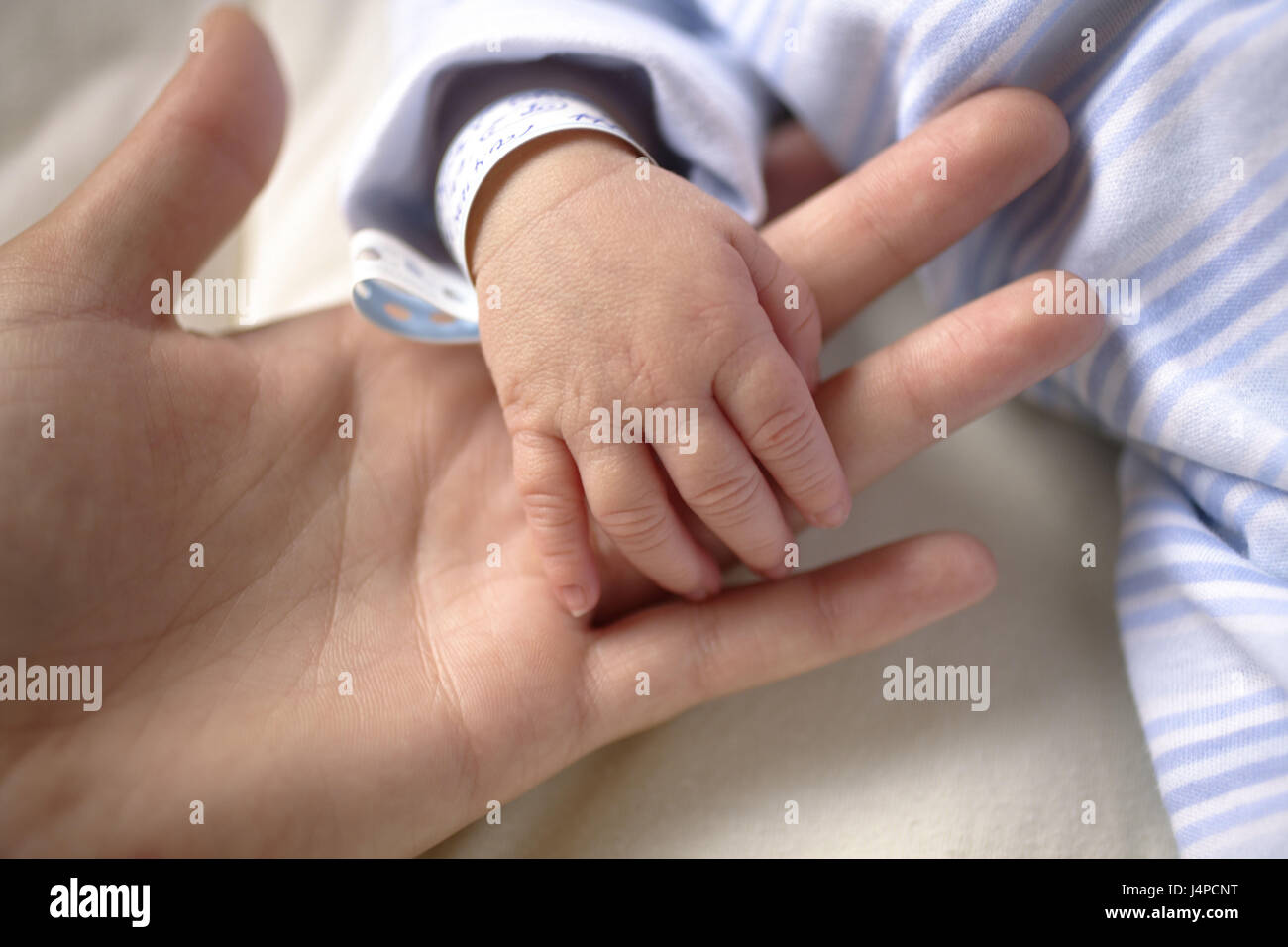 Baby hand, mother, hand, hold, detail Stock Photo - Alamy