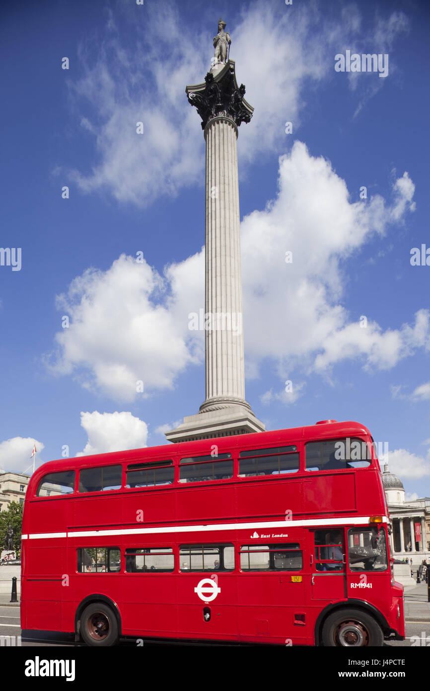 Trafalgar square london bus hi-res stock photography and images - Alamy