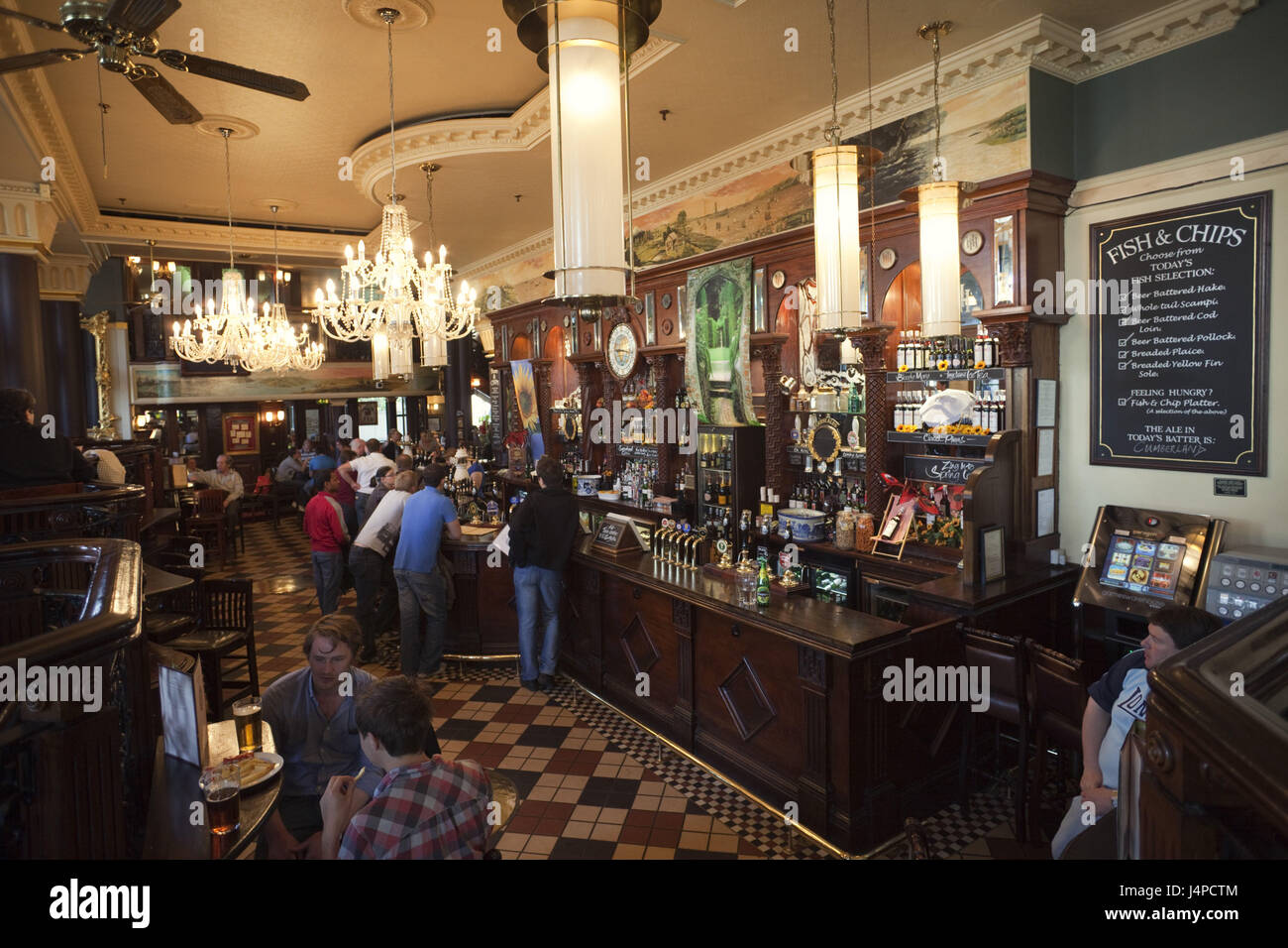 Great Britain, England, London, Southwark, Hays Galleria, Horniman pub ...