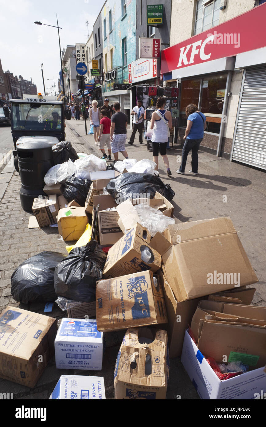 Great Britain, England, London, sidewalk, garbage, passer-by, no model ...