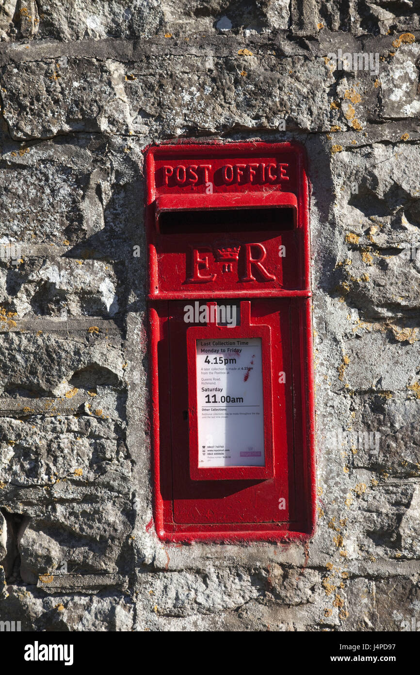 Great Britain, England, house defensive wall, mailbox Stock Photo - Alamy