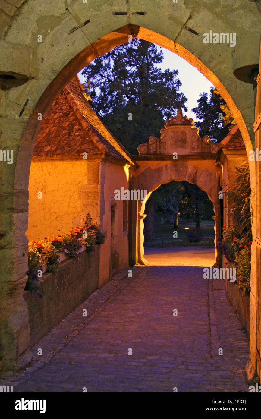 Germany, Rothen's castle whether the cock pigeon, castle gate, lighting ...