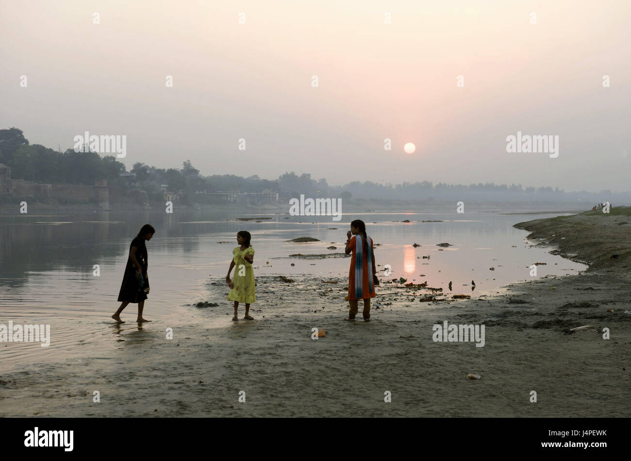 India river children hi-res stock photography and images - Alamy