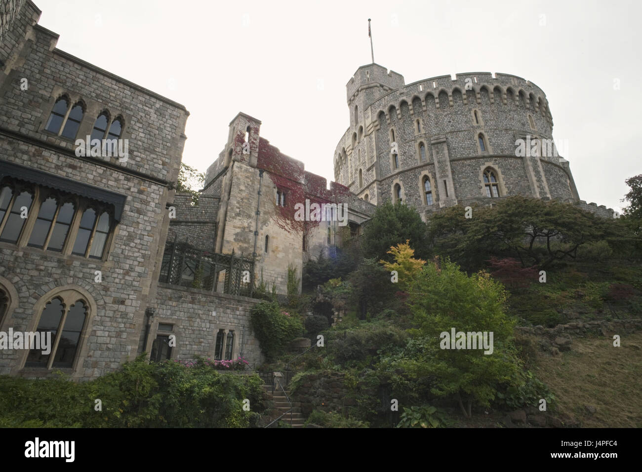 Windsor castle round tower hi-res stock photography and images - Alamy