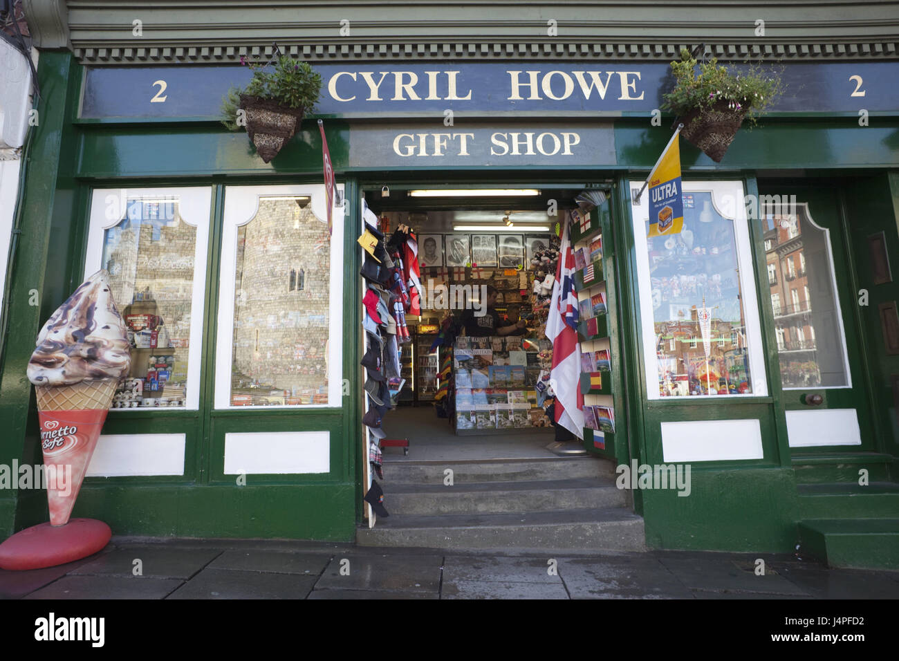 Souvenirs england gift shop hi-res stock photography and images - Alamy