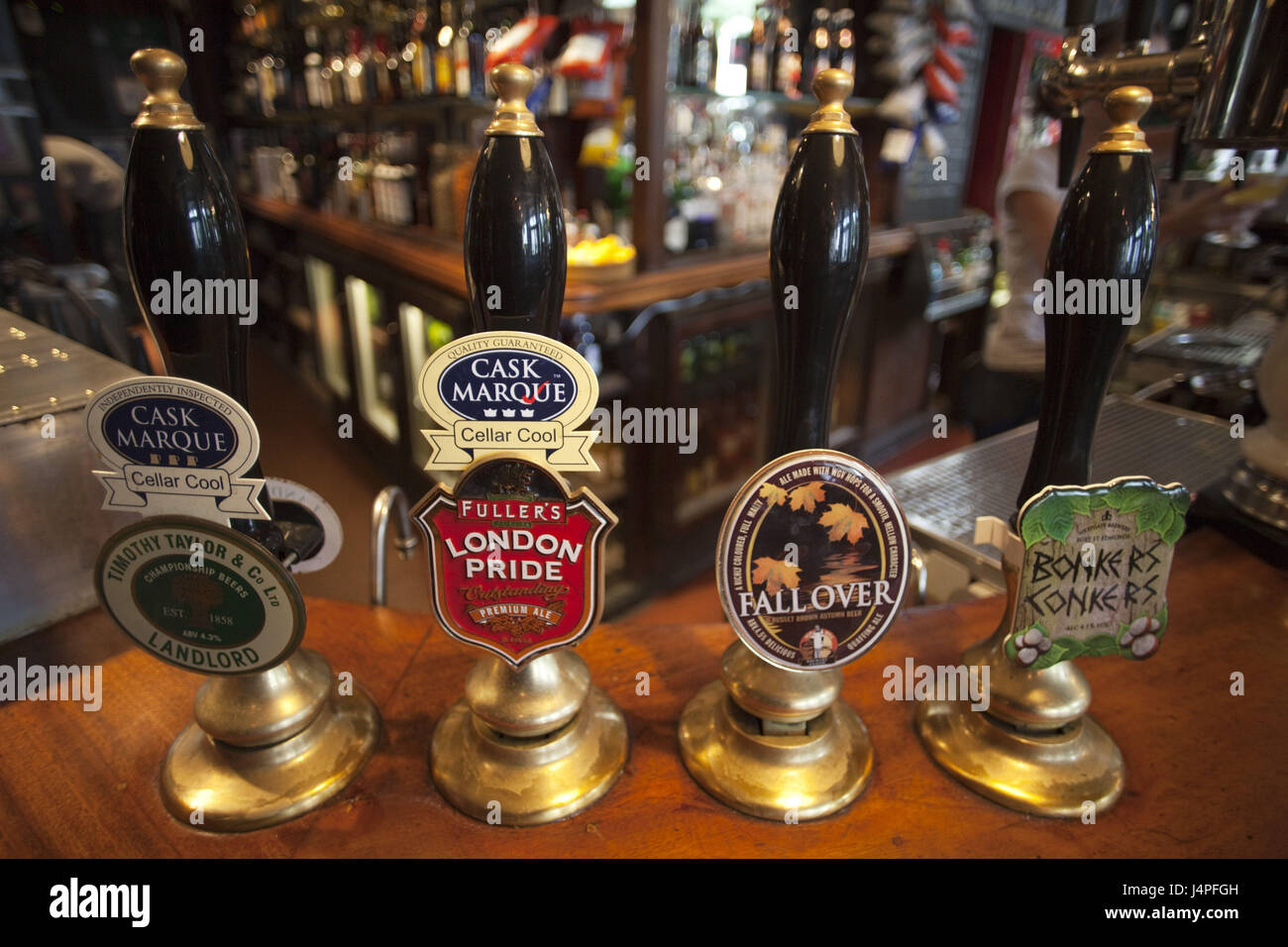 Great Britain, England, London, bar, Zapfanlage, beer taps Stock Photo ...