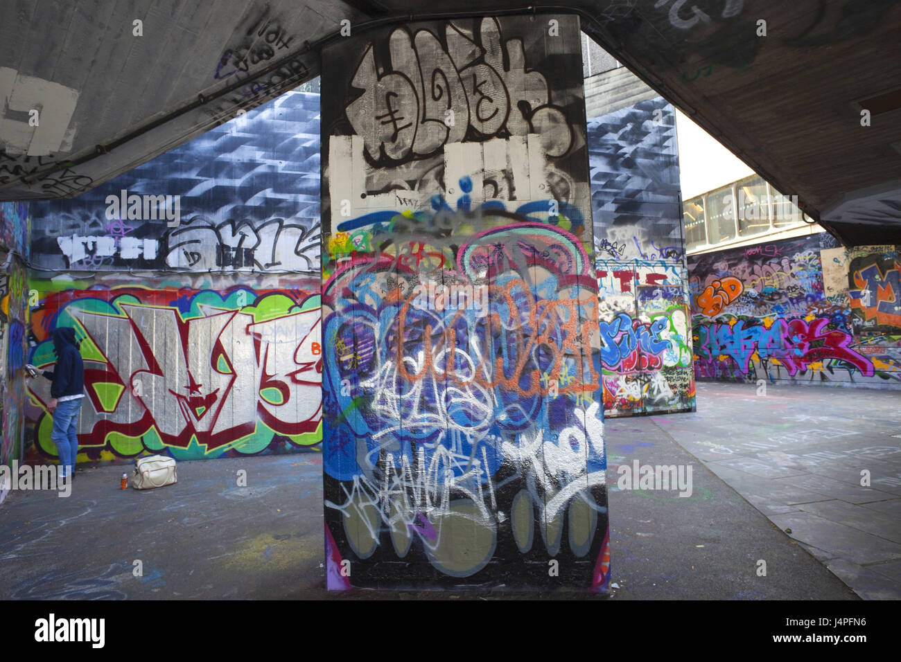 Queen elizabeth graffiti hi-res stock photography and images - Alamy