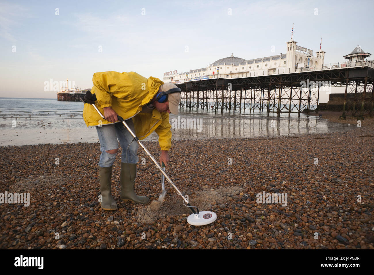 Great Britain, England, Sussex, Brighton, pier, beach, man, metal ...