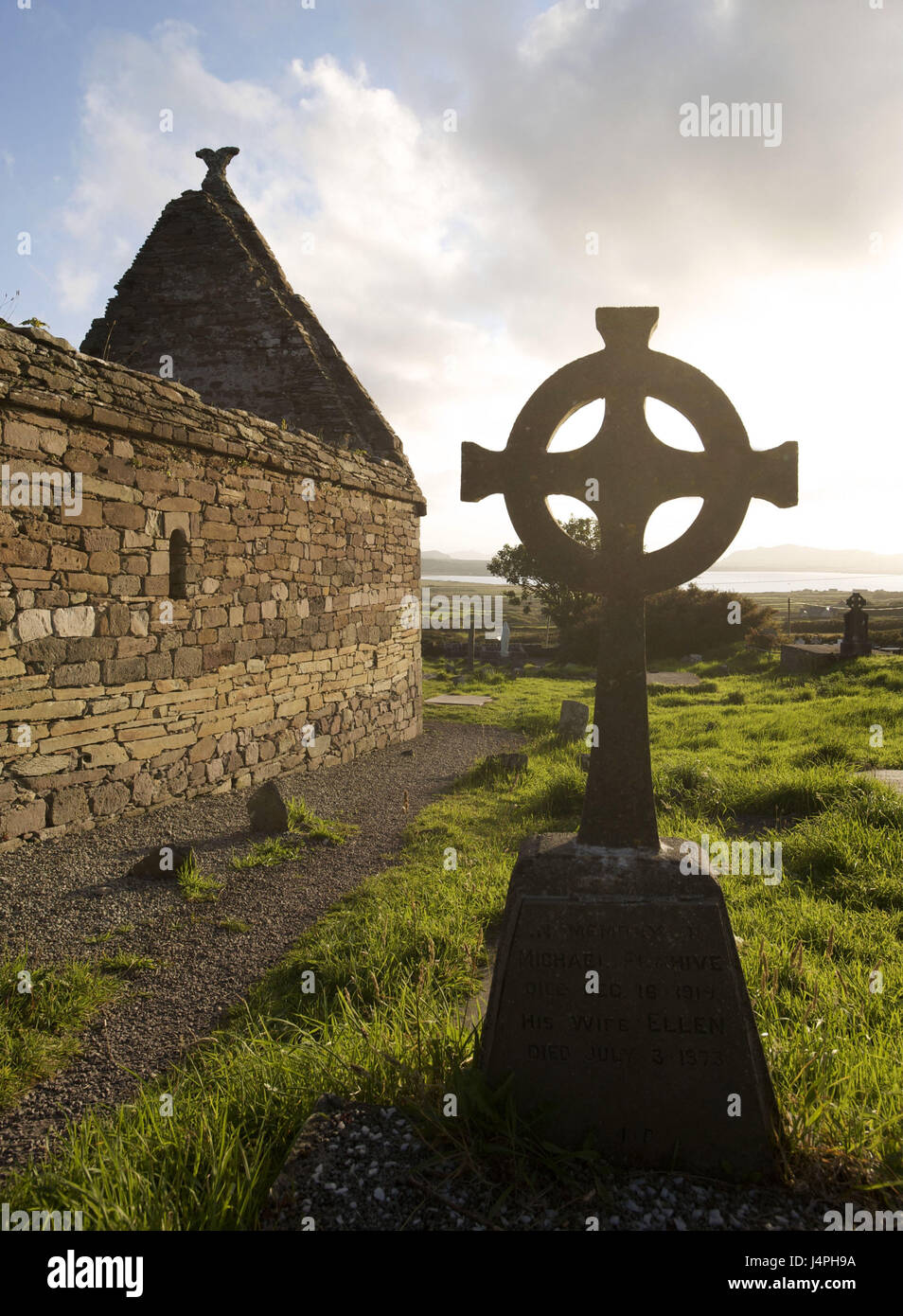 Dingle peninsula cemetery hi-res stock photography and images - Alamy