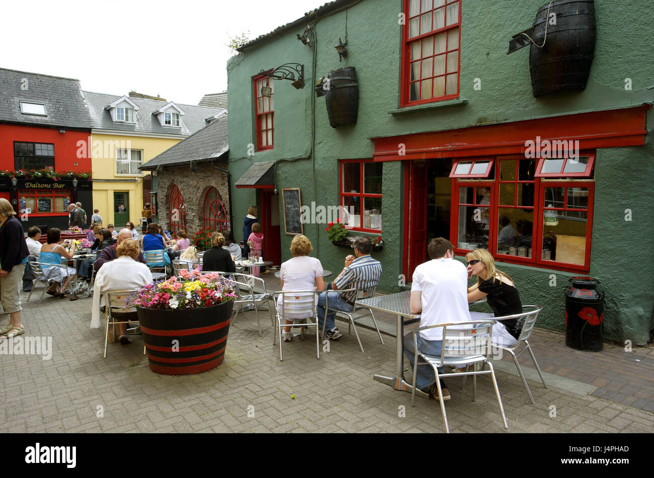 Ireland, Munster, Cork county, Kinsale, street cafe Stock Photo - Alamy