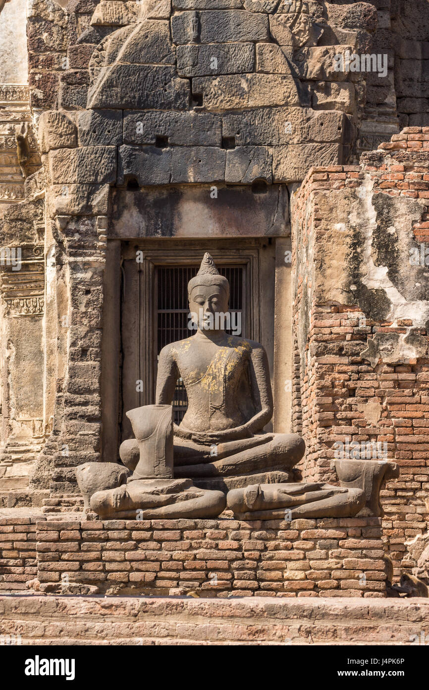 Buddha imgae in the ruined ancient Stock Photo - Alamy