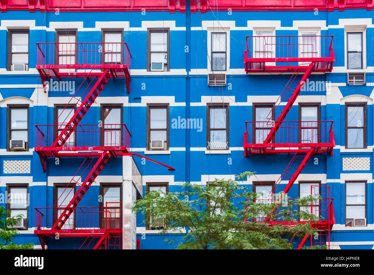 Fire escape to roof hi-res stock photography and images - Alamy