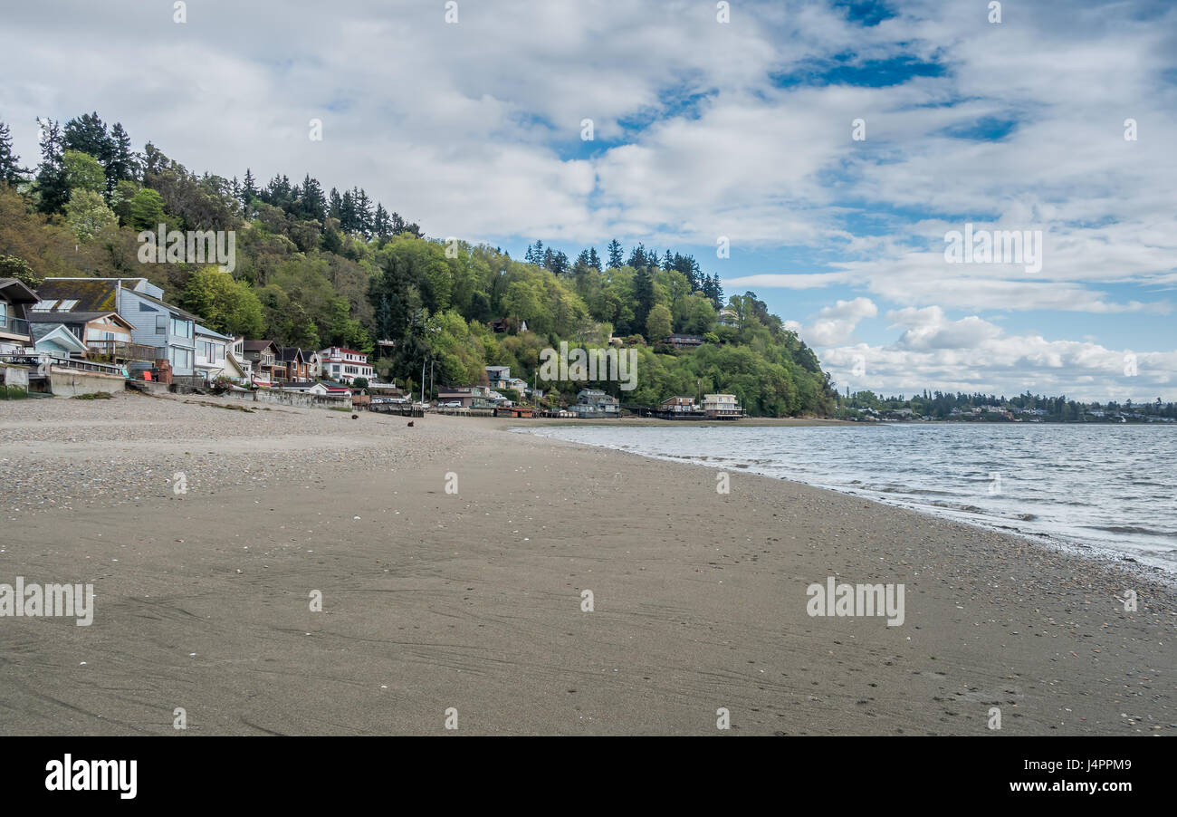 A view of the shoreline at Dash Point, Washington Stock Photo - Alamy