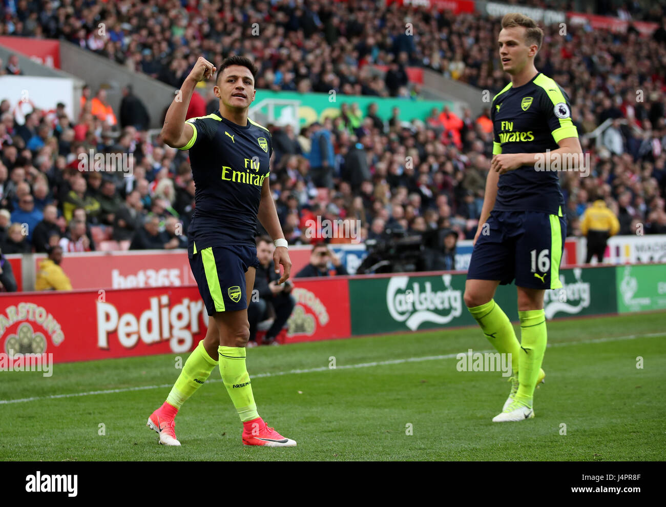 Arsenal's Alexis Sanchez (left) celebrates scoring his side's third ...