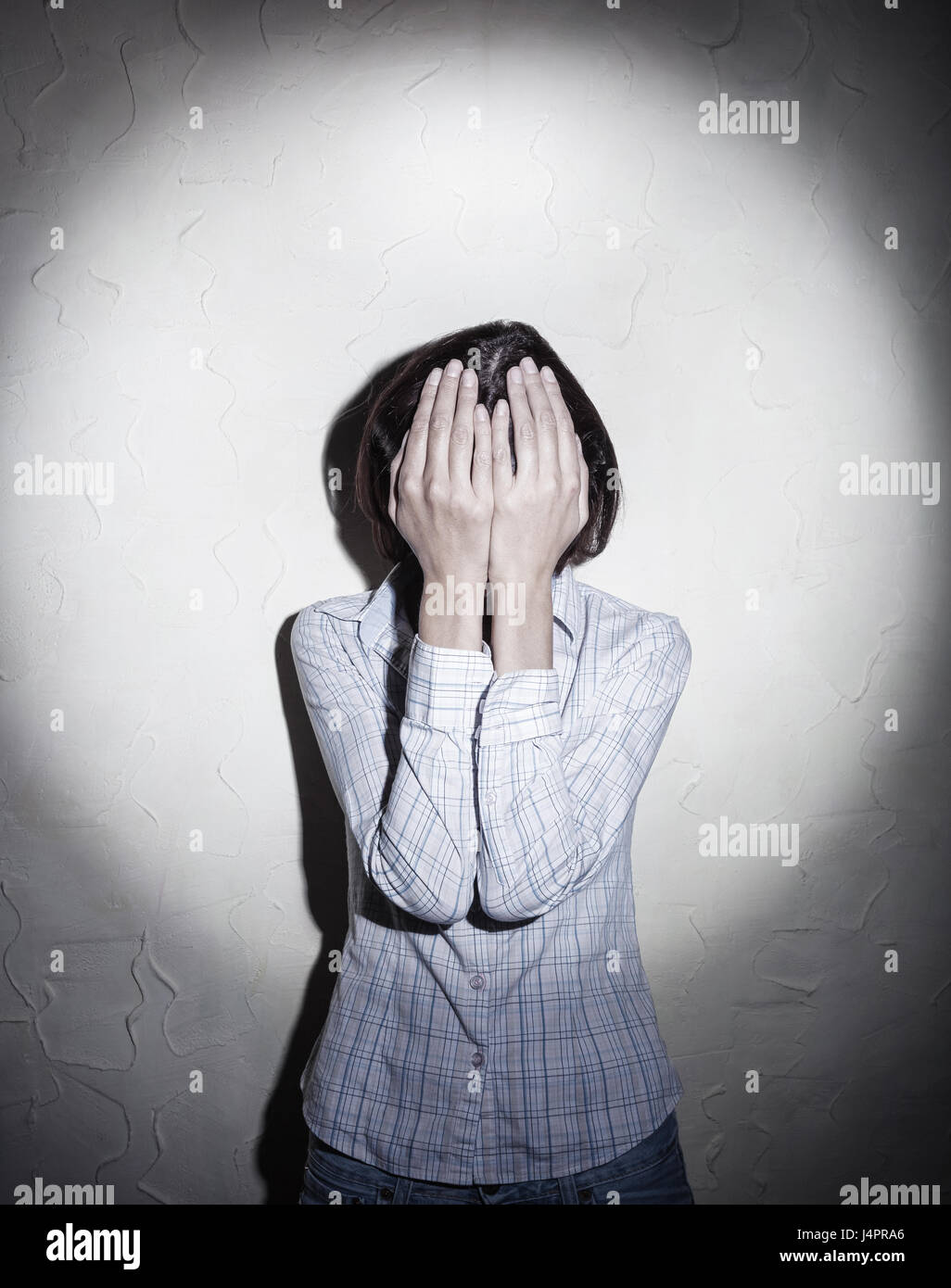 Crying in pain hi-res stock photography and images - Alamy