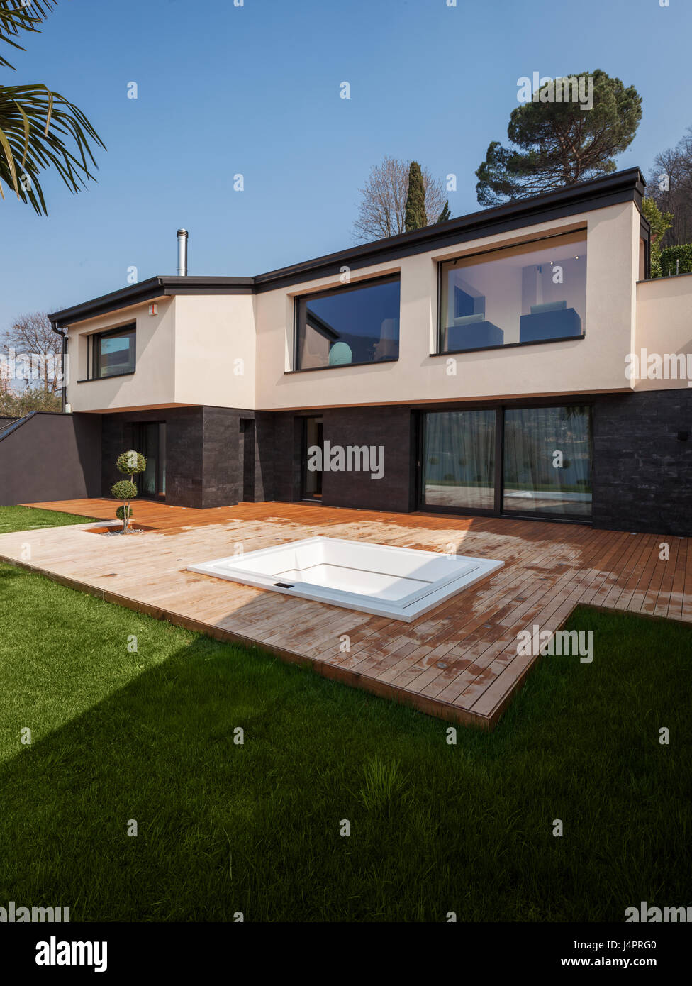 Villa veranda hi-res stock photography and images - Alamy