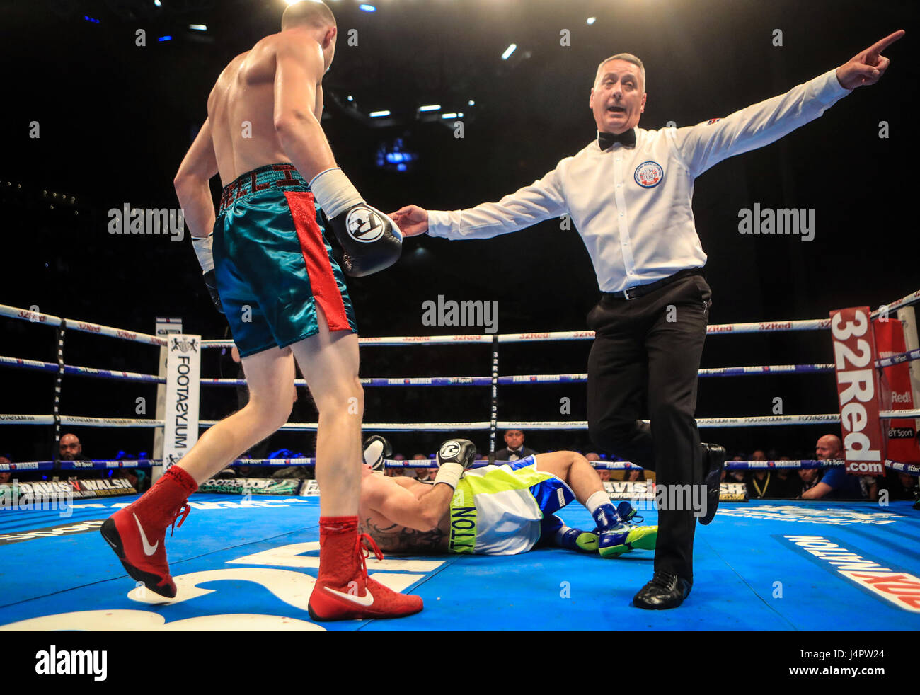 Zak Chelli (left) knocks down Chris Dutton during their Super ...