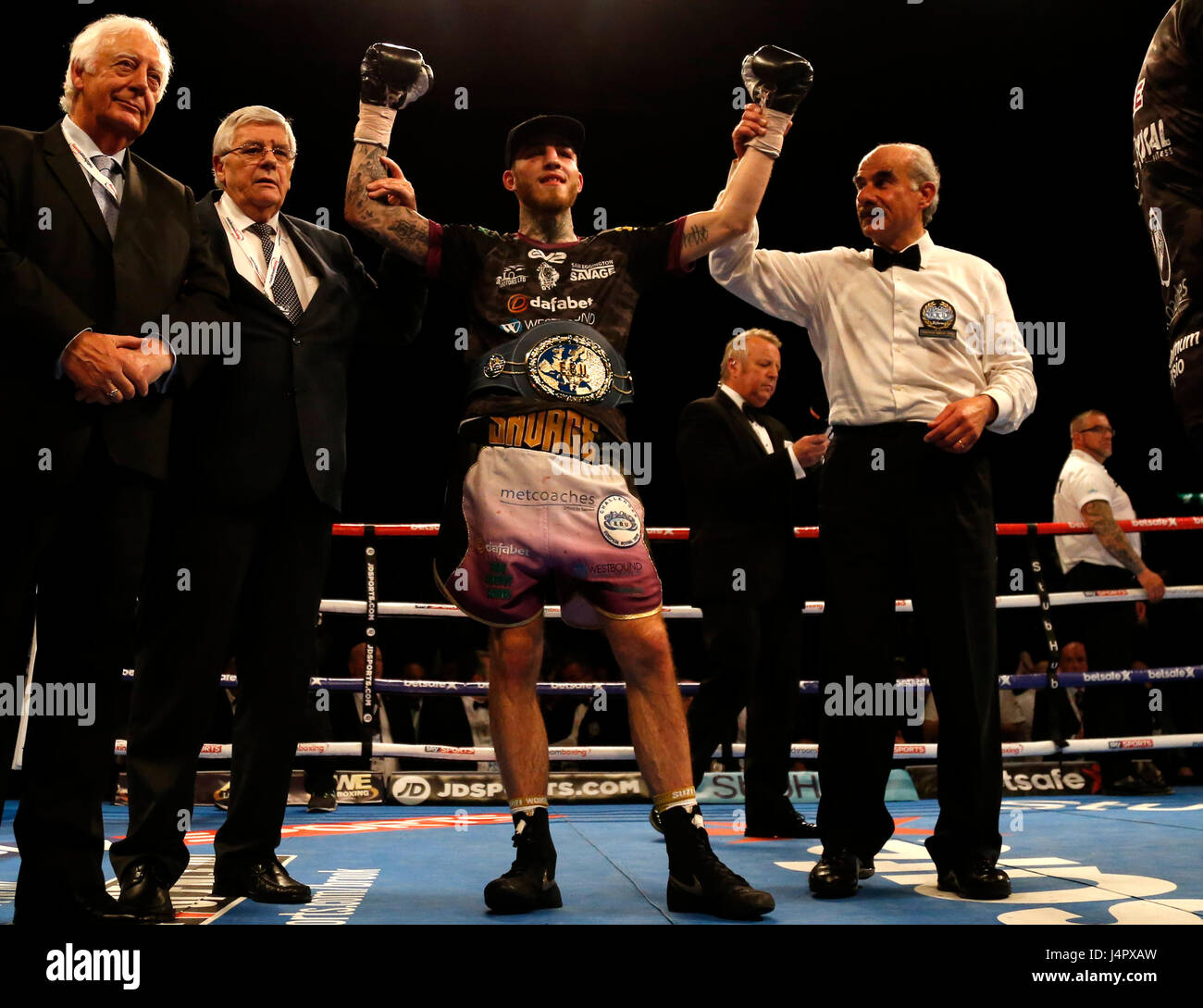 Sam Eggington celebrates beating Ceferino Rodriguez during their ...