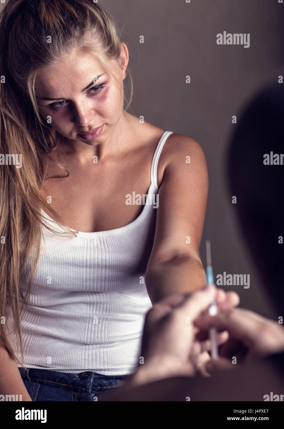 Drug addicts needle hi-res stock photography and images - Alamy