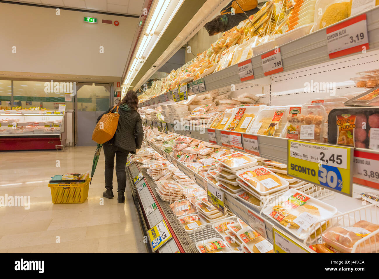 Lidl supermarket shelve hi-res stock photography and images - Alamy