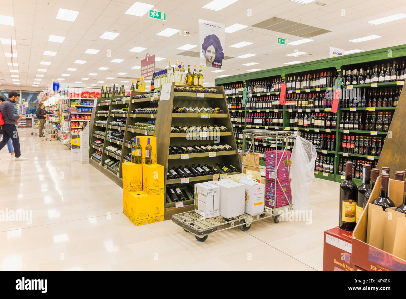 Lidl supermarket shelve hi-res stock photography and images - Alamy