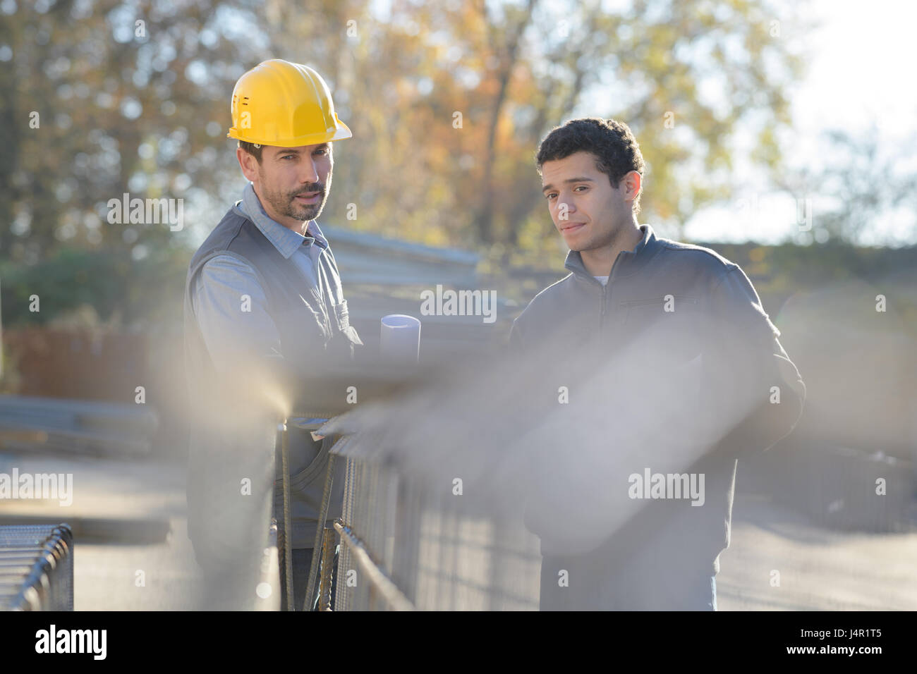 construction workers discussing issue outside Stock Photo - Alamy
