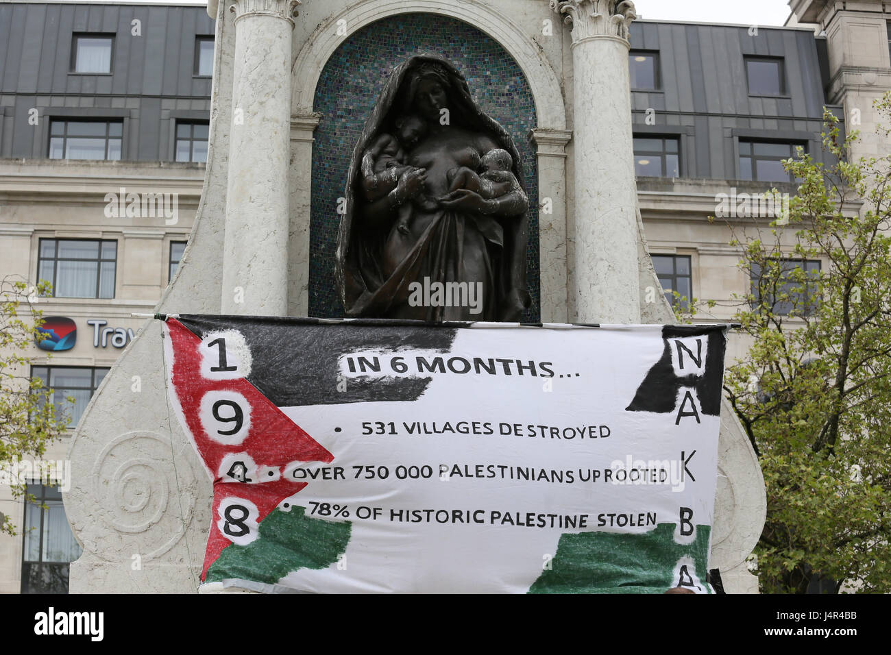Queen victoria statue piccadilly gardens hi-res stock photography and ...