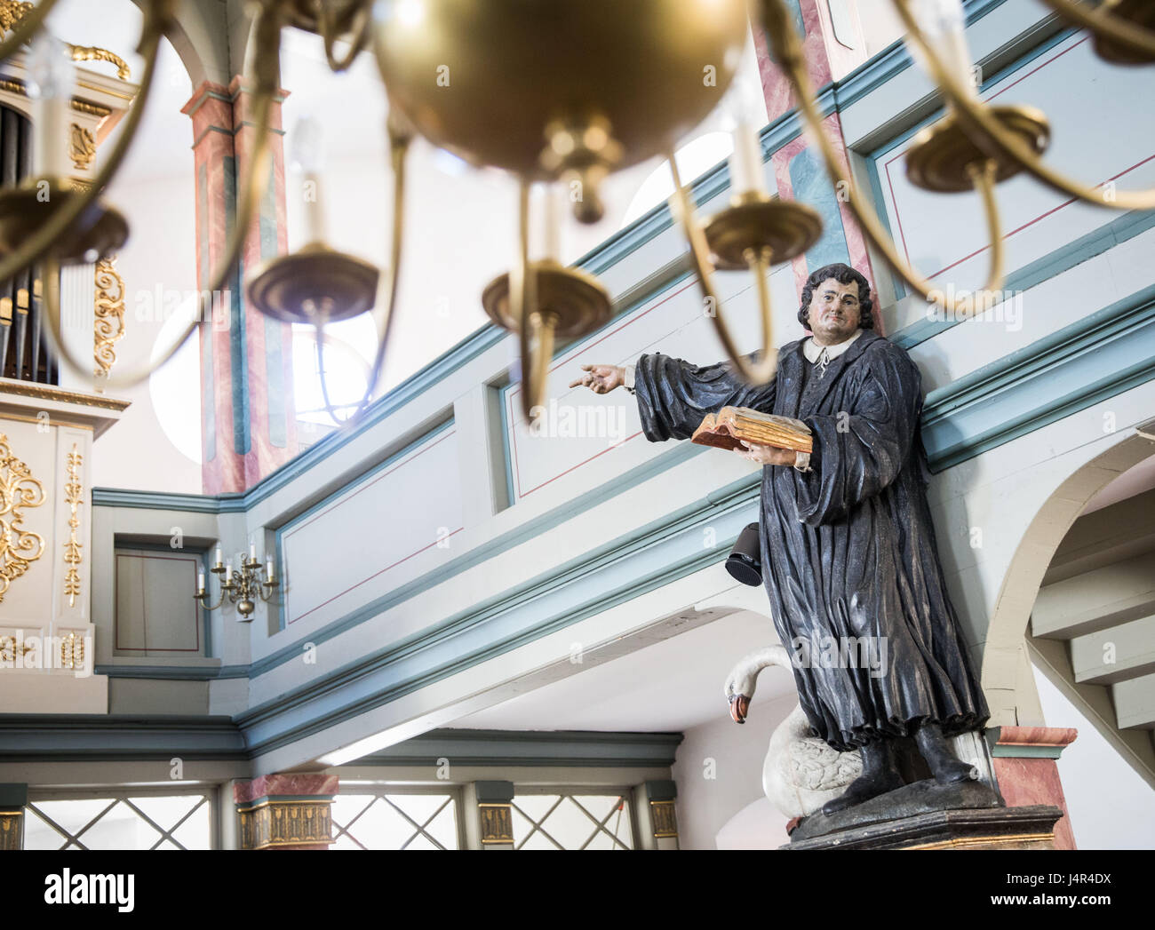 Trebur, Germany. 9th May, 2017. The statue 'Luther mit dem Schwan' (lit ...
