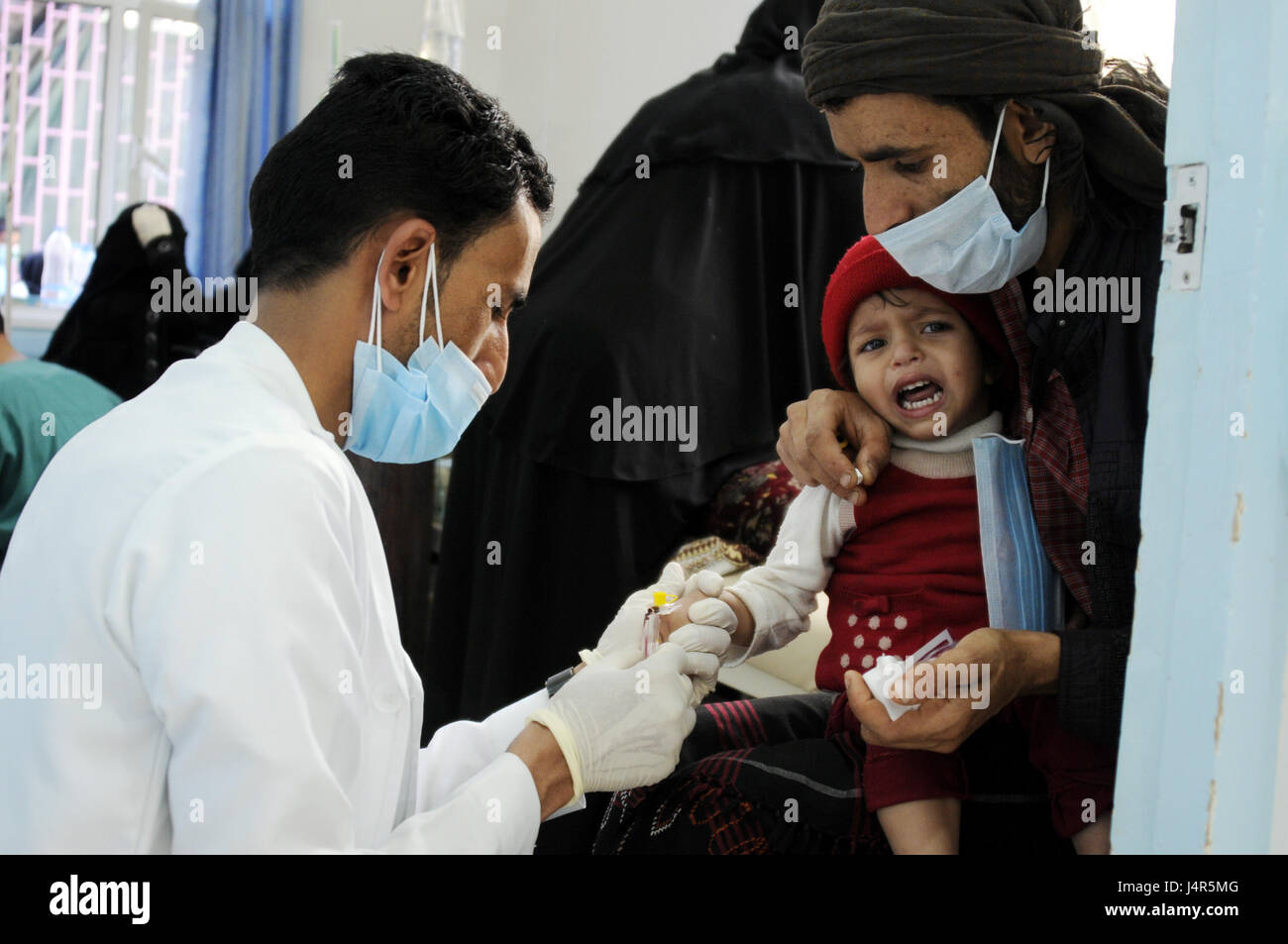 Sanaa, Yemen. 13th May, 2017. A cholera-infected child receives medical ...