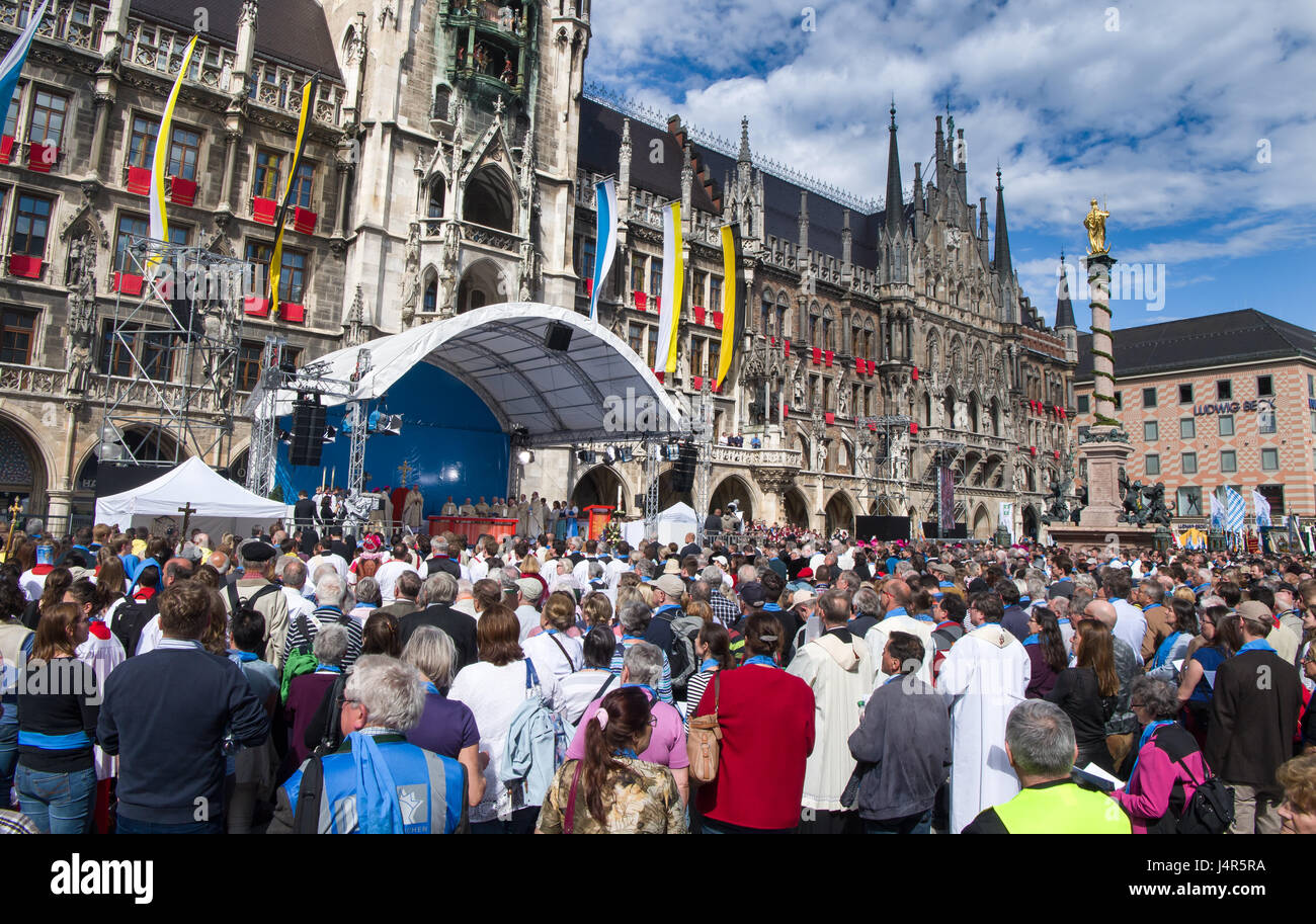 Munich, Germany. 13th May, 2017. Believers in traditional costumes ...