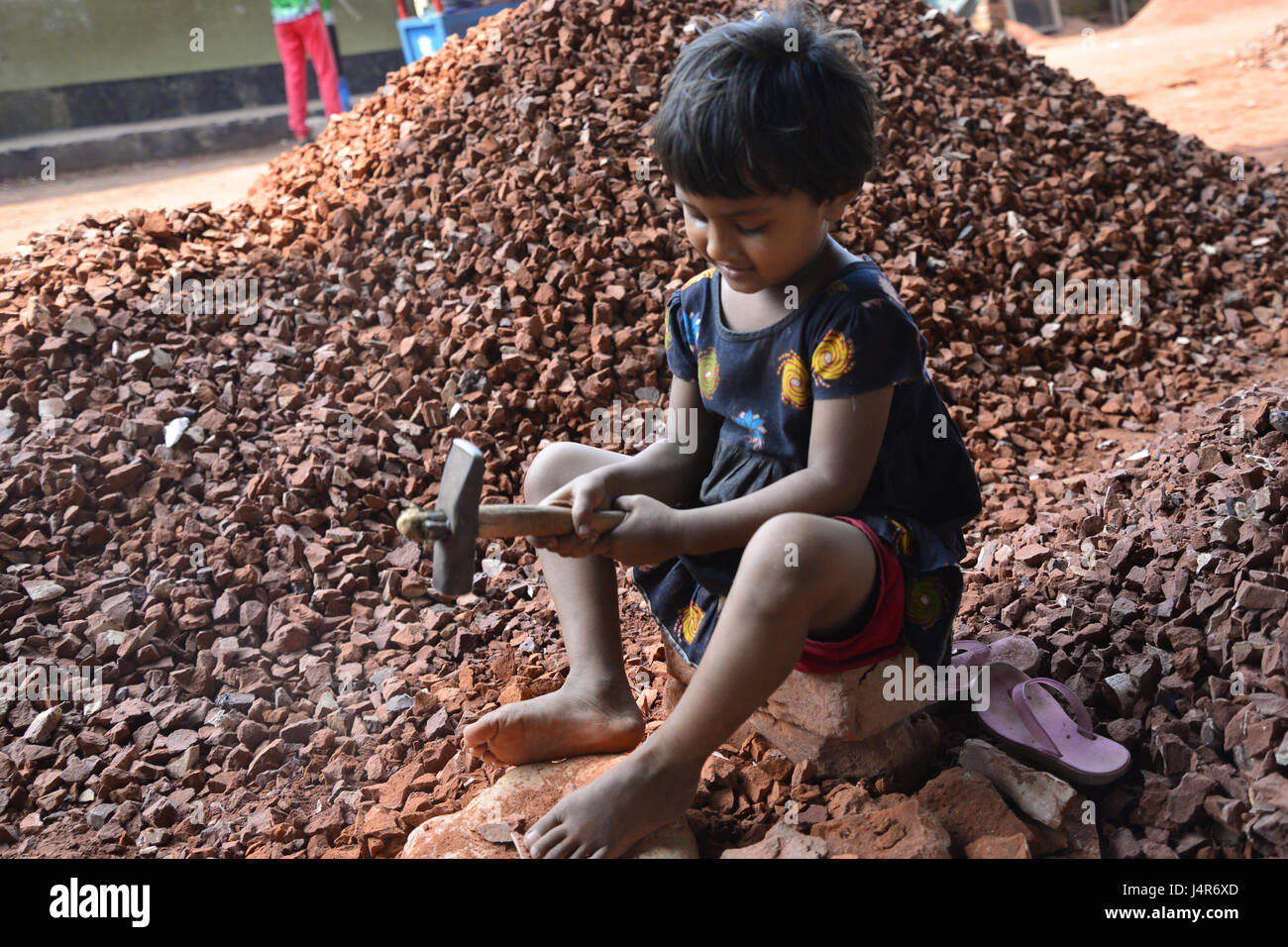 Dhaka, Bangladesh. 13th May, 2017. A Bangladeshi Child break bricks at ...