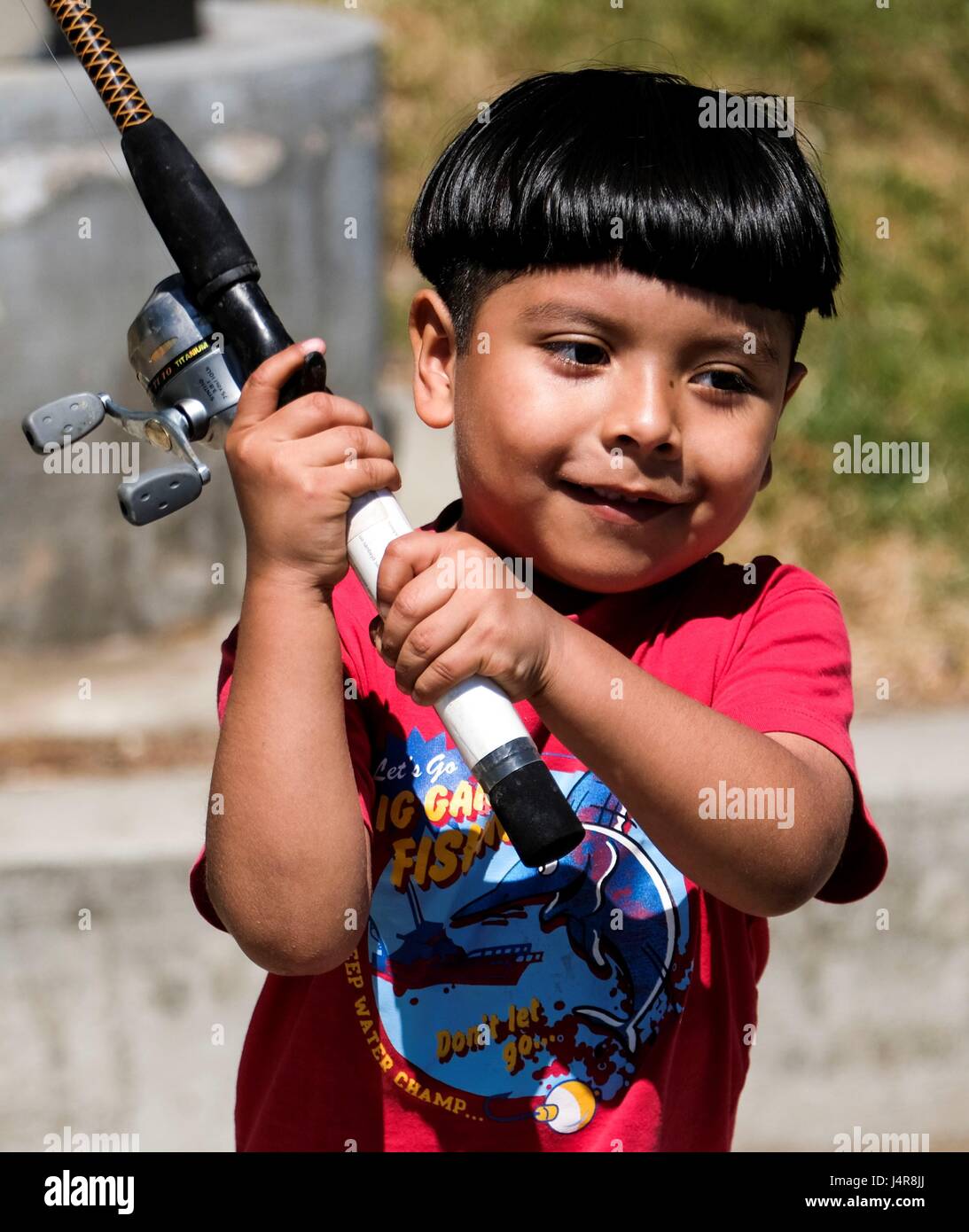 Los Angeles, USA. 13th May, 2017. A boy participates in fish training ...