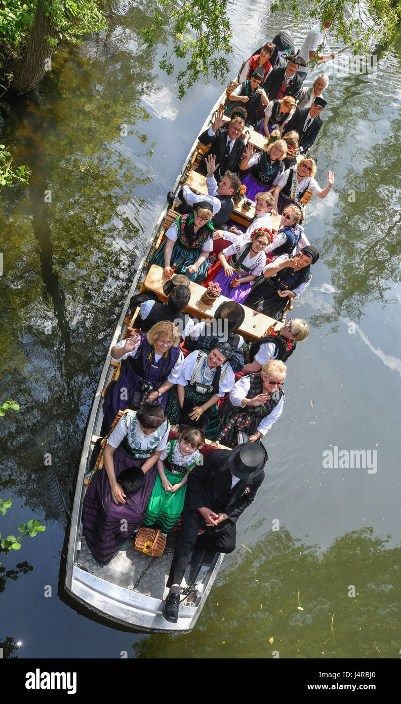 Luebben, Germany. 14th May, 2017. People in traditional costumes from ...