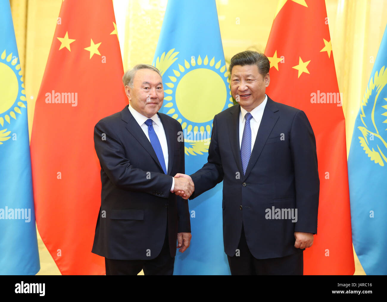 Beijing, China. 14th May, 2017. Chinese President Xi Jinping (R) meets ...
