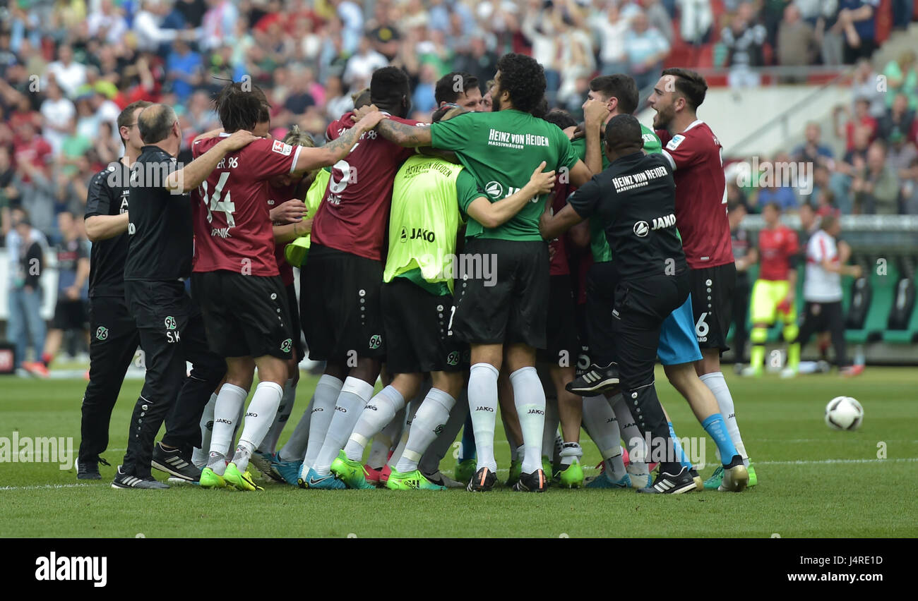 Hanover's team celebrates victory in the German 2nd Bundesliga soccer ...